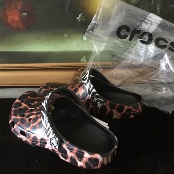 CROCS | Shoes | Crocs Mens And Womens Shoes Classic Animal Print Clogs ...